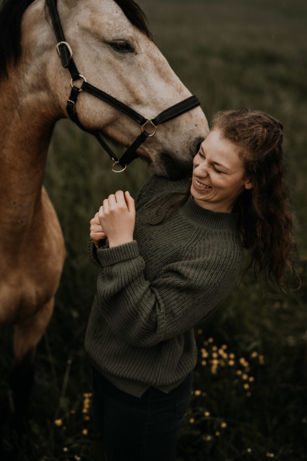 Sarah & Spirit | Pferdeshooting im Regen